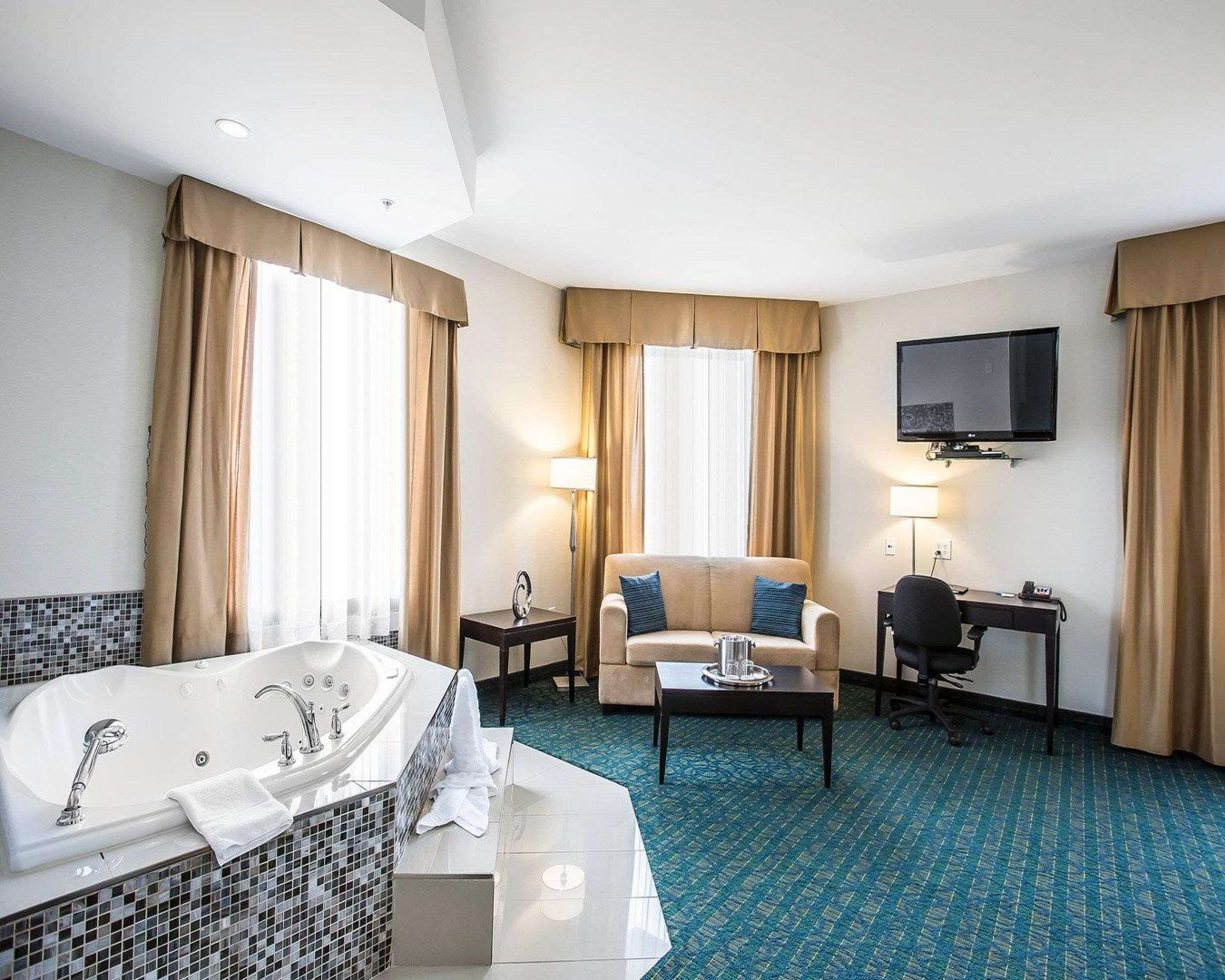 Halifax Hotels - OFFICIAL WEBSITE | Comfort Hotel Bayer's Lake
