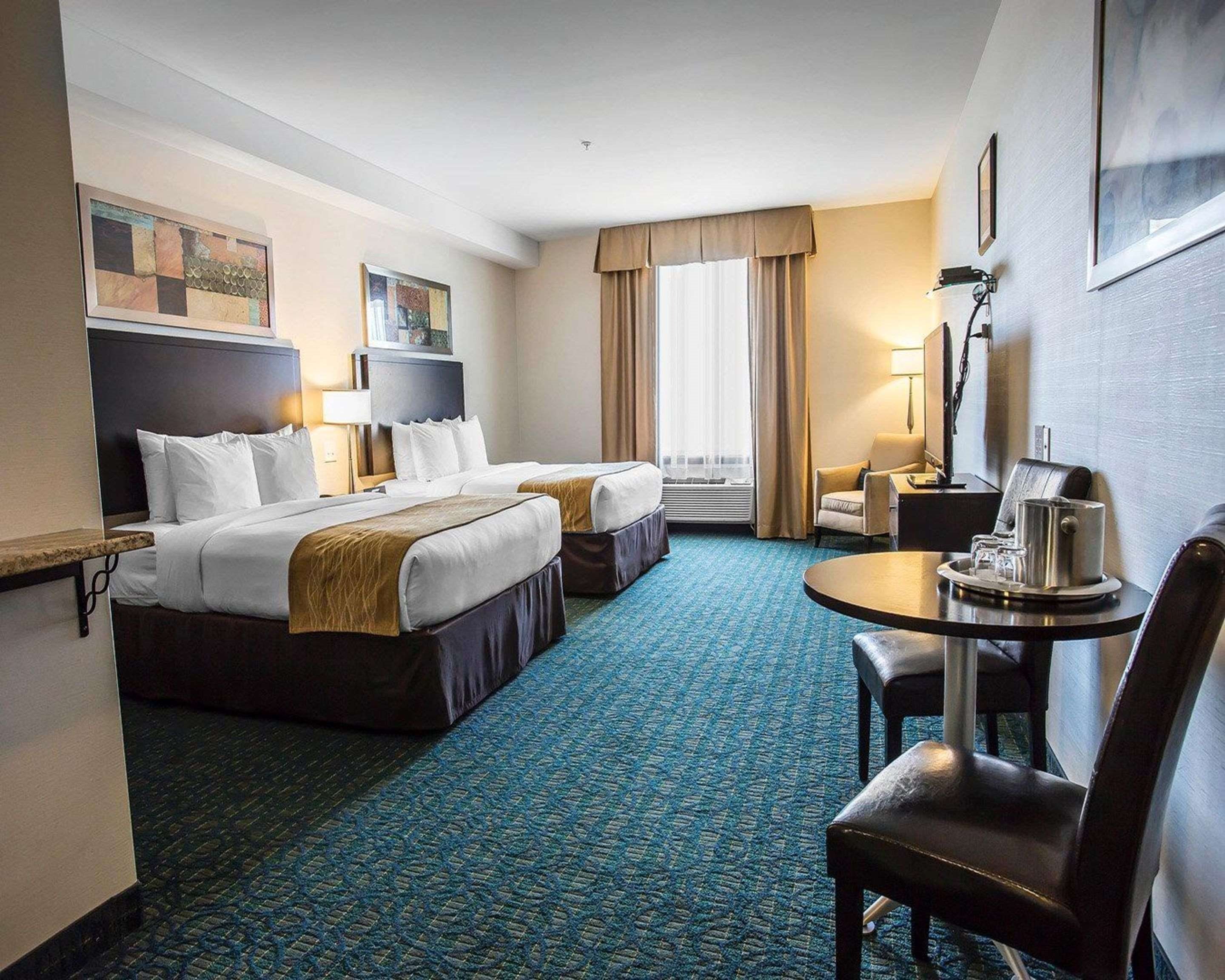 Halifax Hotels - OFFICIAL WEBSITE | Comfort Hotel Bayer's Lake
